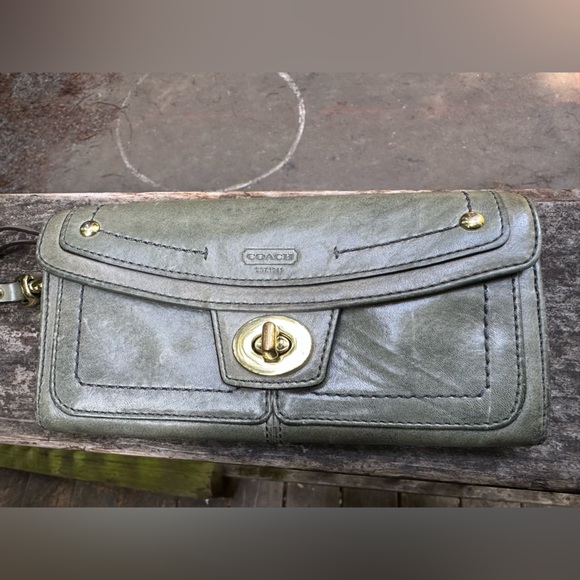 Coach | Bags | Coach Olive Leather Wristlet Wallet Turn Key Lock Gold ...